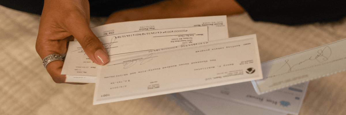 Your Comprehensive Guide: How To Cash a Cheque? - swissmoney
